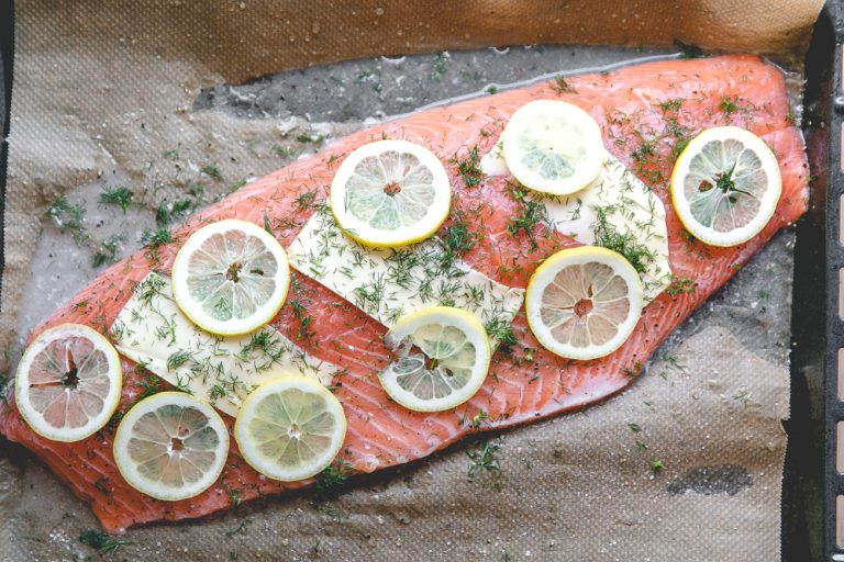 Hel lax i ugn med ört- och skagensås - 56kilo – Hälsosamma recept ...