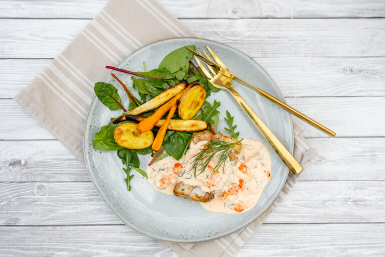 Torskrygg med rostade rotsaker och hummerhollandaise - 56kilo.se ...