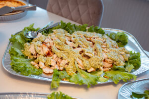 Kycklingsallad med krämig pestodressing med parmesan - 56kilo ...