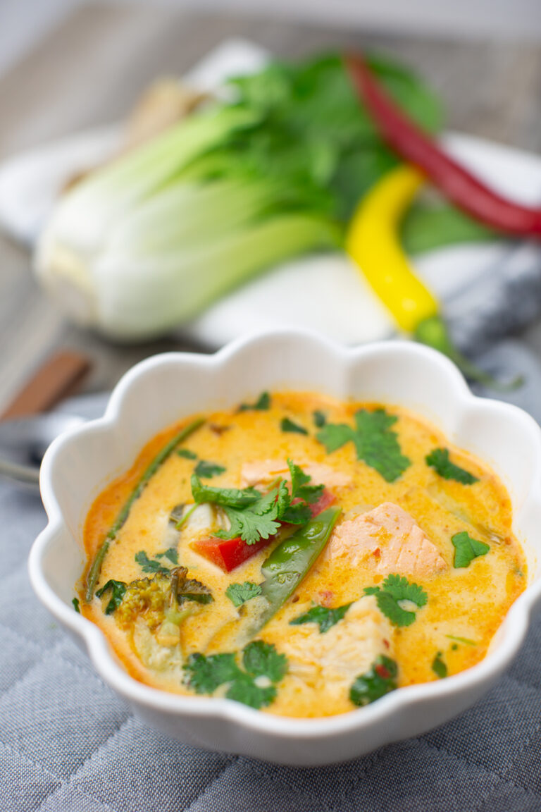 Thaisoppa med lax och röd curry - 56kilo – Hälsosamma recept ...