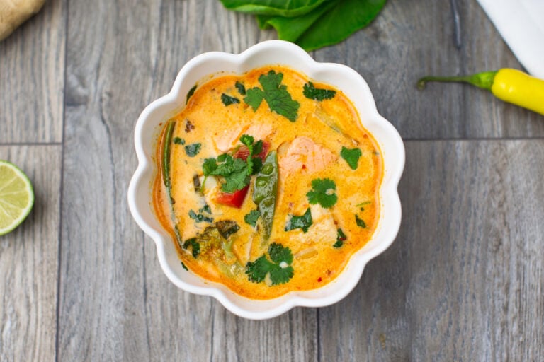 Thaisoppa med lax och röd curry - 56kilo – Hälsosamma recept ...