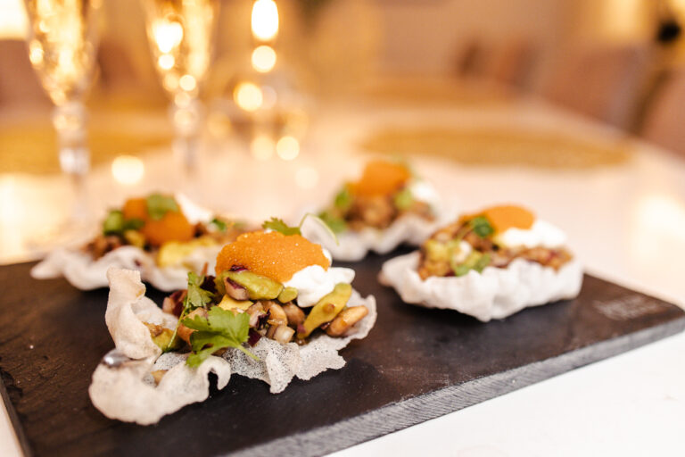 Asiatiska räk- och avokadosnittar på friterat rispapper - 56kilo ...