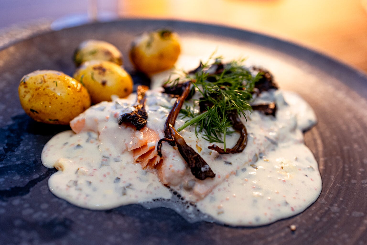 Ugnsbakad röding med Lyxig fisksås med rom och gräslök - 56kilo ...