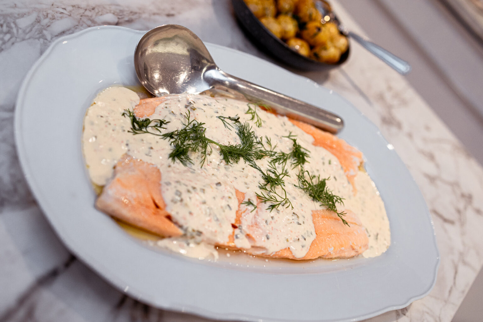 Ugnsbakad röding med Lyxig fisksås med rom och gräslök - 56kilo ...