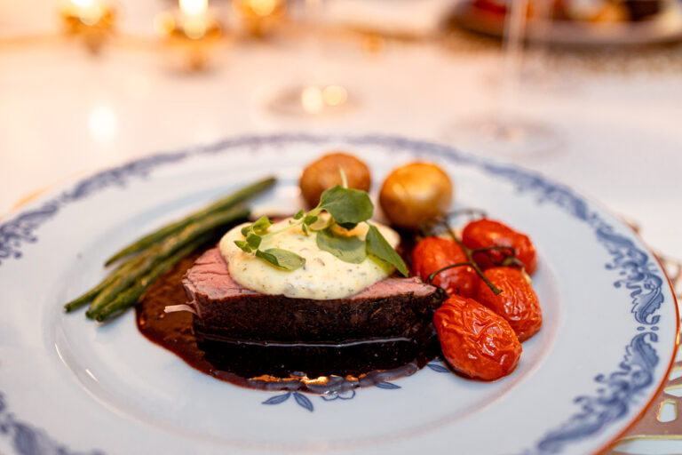 Oxfilé med Tryffelbearnaise och enkel Rödvinssås: Nyårsmiddag recept ...